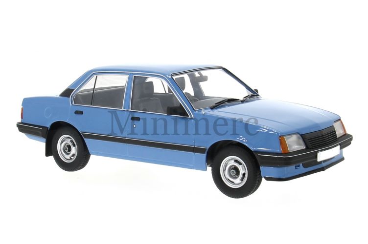 1:18 Vauxhall Cavalier Scale Model | Minimerc
